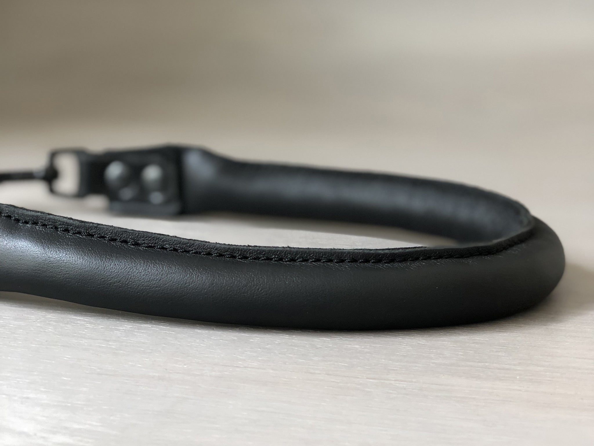 Custom Rounded Leather Pulling Handle for Service Dog Harnesses– Yupcollars